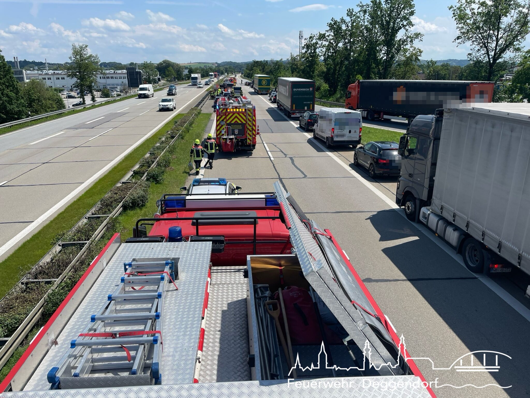 THL 2 – Verkehrsunfall mehrere PKWs – Feuerwehr Deggendorf
